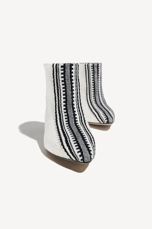 AMAMBAIH Inma Ankle Boots - Ivory-black
