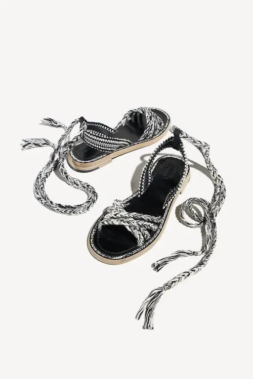 AMAMBAIH Graciela Flat Sandals