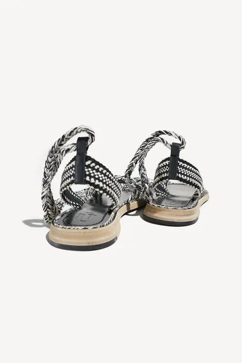 AMAMBAIH Graciela Flat Sandals