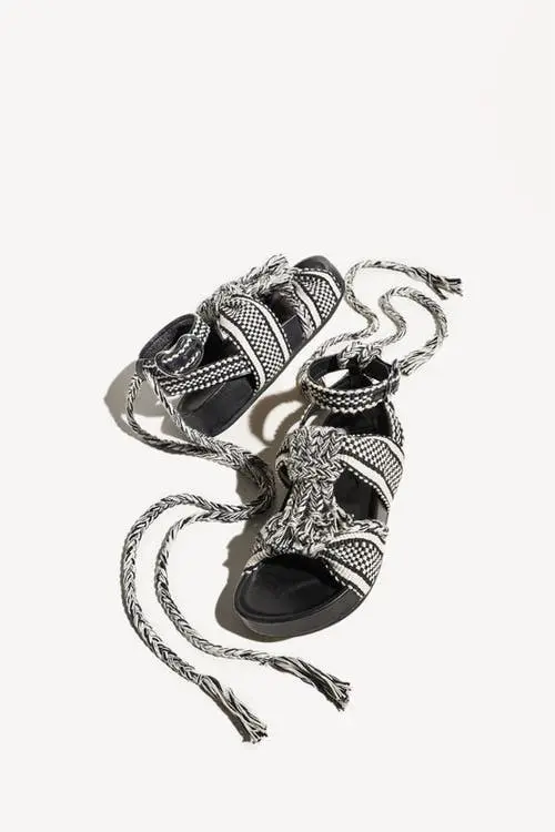 AMAMBAIH Olivia Tie-fastening Sandals