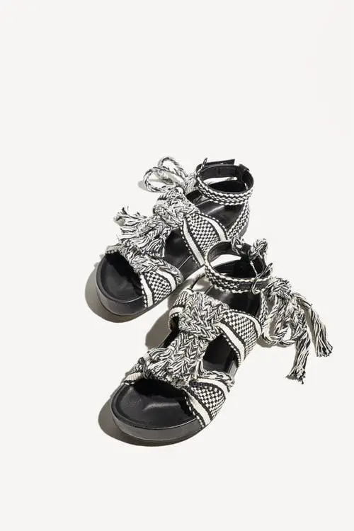AMAMBAIH Olivia Tie-fastening Sandals