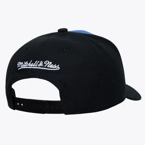 Mitchell & Ness New York Knicks Legendary Home Pro Pinch Snapback Hat