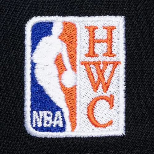 Mitchell & Ness New York Knicks Legendary Home Pro Pinch Snapback Hat
