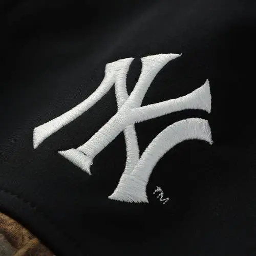 DUNBROOKE New York Yankees Hunter Softshell Realtree Full-zip Jacket