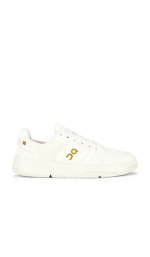 On The Roger Clubhouse Ace Sneaker - Ivory & Dew