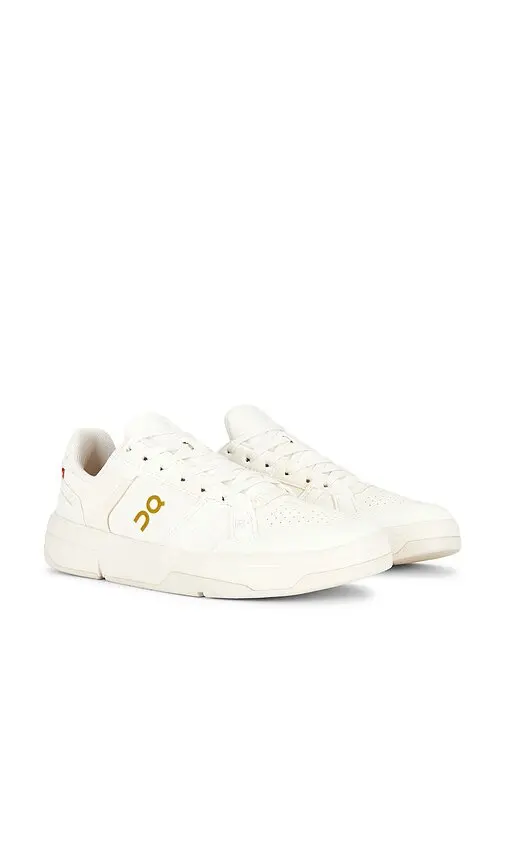 On The Roger Clubhouse Ace Sneaker - Ivory & Dew