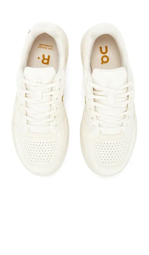 On The Roger Clubhouse Ace Sneaker - Ivory & Dew