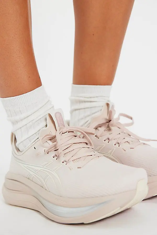 Asics Gel-nimbus 28 Sneakers - Beige/cream