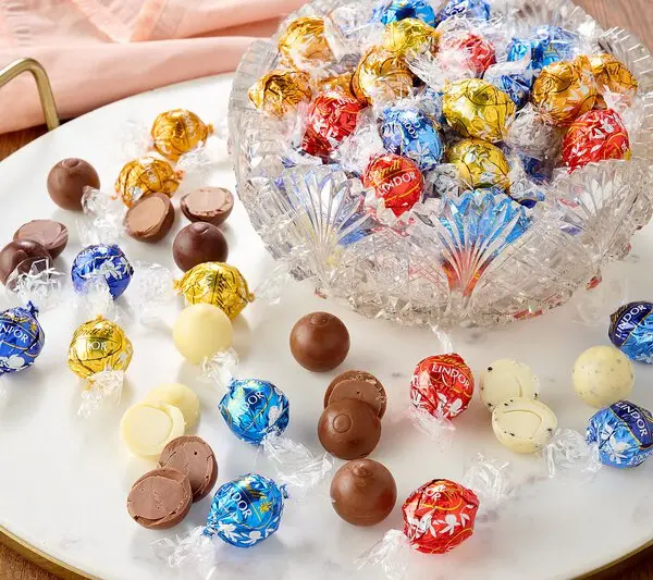 LINDT 90ct Lindor Truffles Assorted Favorites Bag - One-color