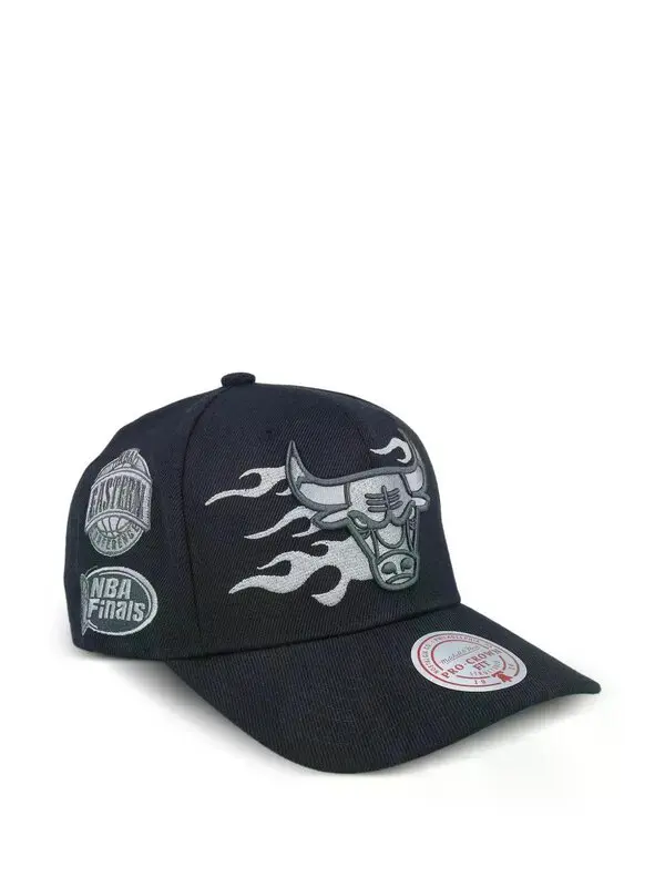 Mitchell & Ness Nba Chicago Bulls Embroidered Snapback Cap