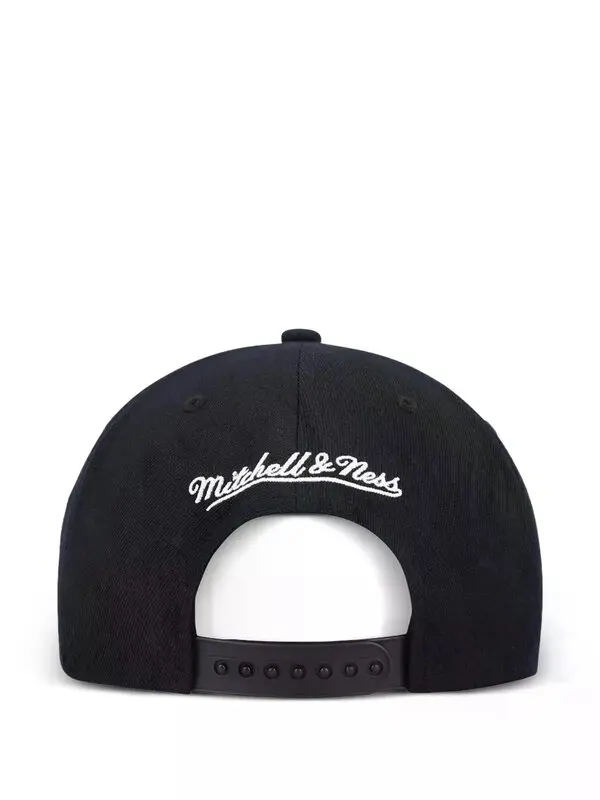 Mitchell & Ness Milwaukee Bucks Team Script Cap