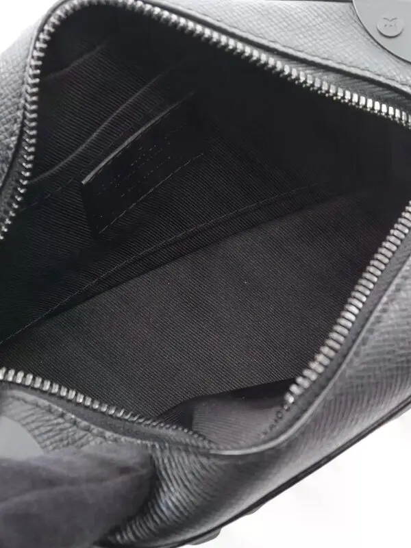 LOUIS VUITTON 2019 Taiga Rainbow Soft Trunk