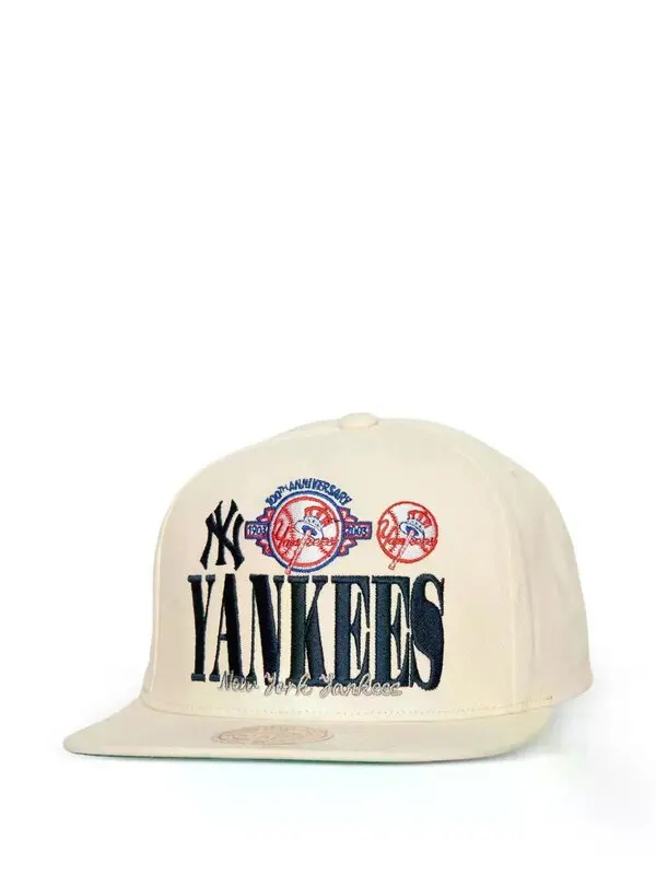 Mitchell & Ness New York Yankees Embroidered Baseball Cap - Neutrals
