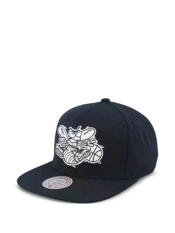 Mitchell & Ness Charlotte Hornets Embroidered Snapback Cap - Black