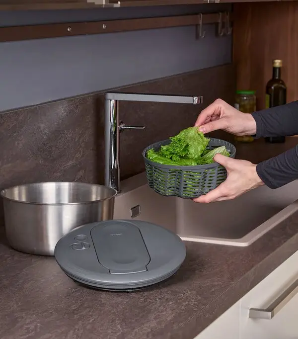 COLE & MASON Small Swift Dry Salad Spinner