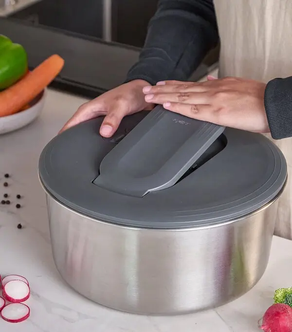 COLE & MASON Large Swift Dry Salad Spinner