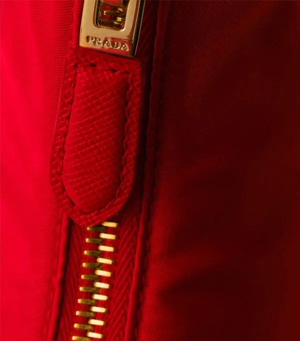 Prada Re-nylon Re-edition 2005 Shoulder Bag - Red