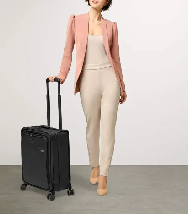 Briggs & Riley Baseline Essential Carry-on Expandable Spinner Suitcase