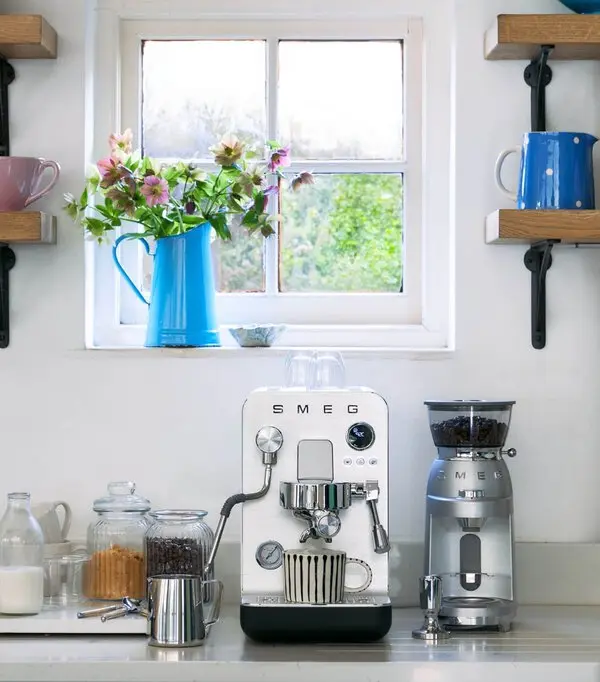 SMEG Emc02blmuk Mini Pro Espresso Machine - Black