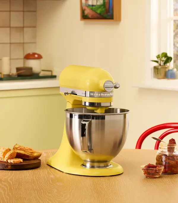 KITCHENAID Artisan Stand Mixer - Yellow