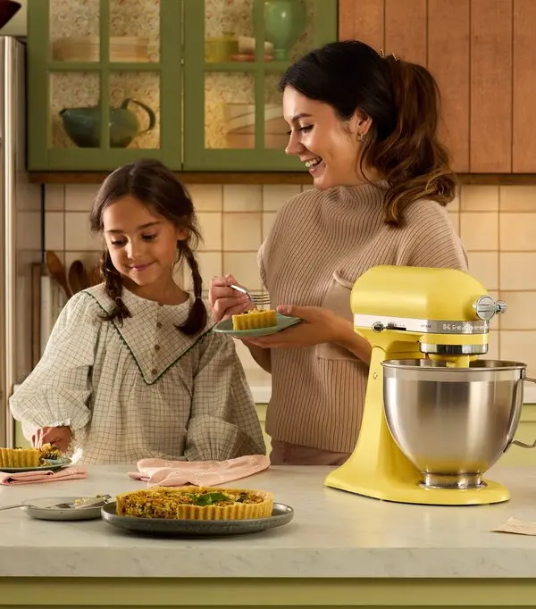 KITCHENAID Artisan Stand Mixer - Yellow