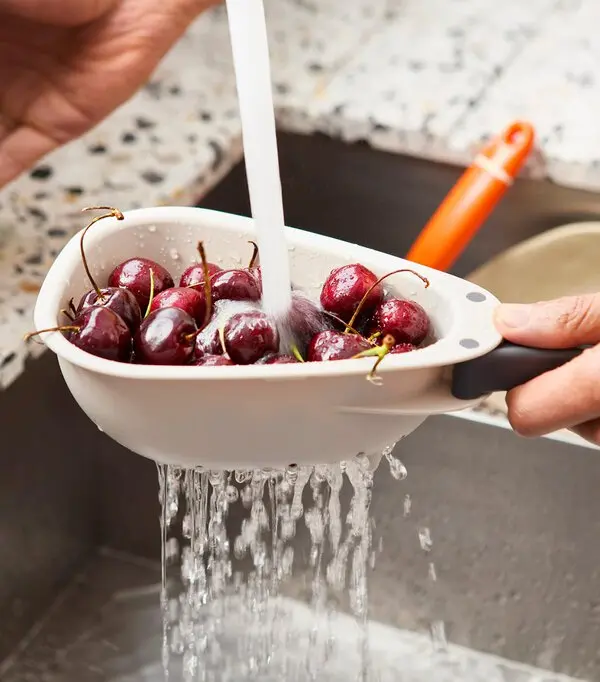 JOSEPH JOSEPH Mini Droplet Colander With Folding Handle