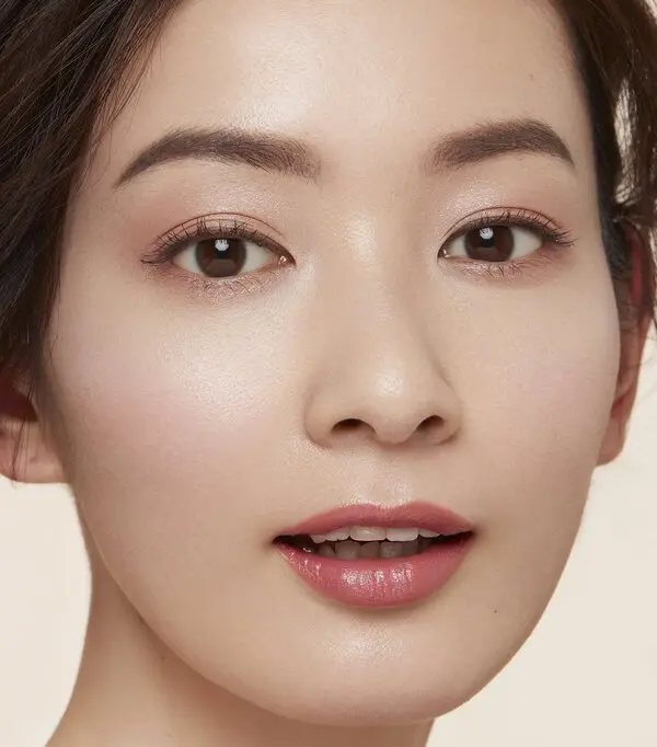 CLE DE PEAU BEAUTE The Luminizing Face Enhancer