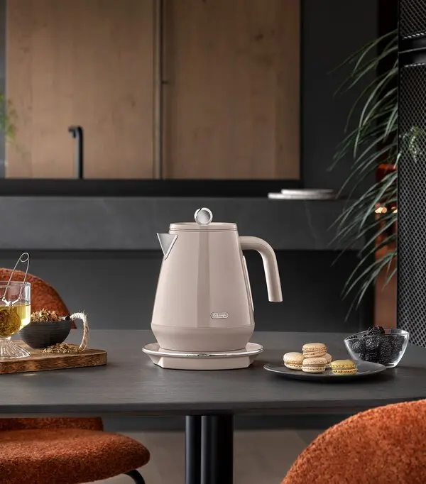 DE'LONGHI Eclettica Kettle - Beige