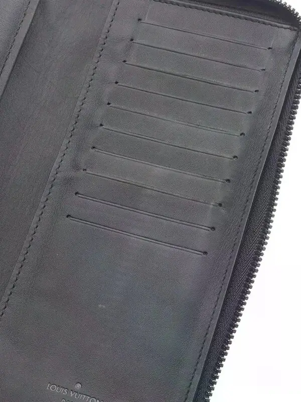 LOUIS VUITTON 2021-2026 Taurillon Zippy Wallet Long Wallets - Black