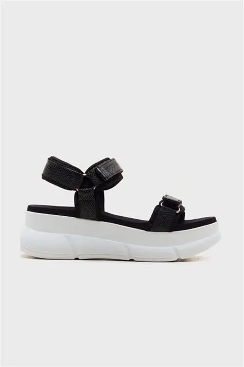 PROLOGUE SHOES Yrmengardis Strappy Sandal - Black