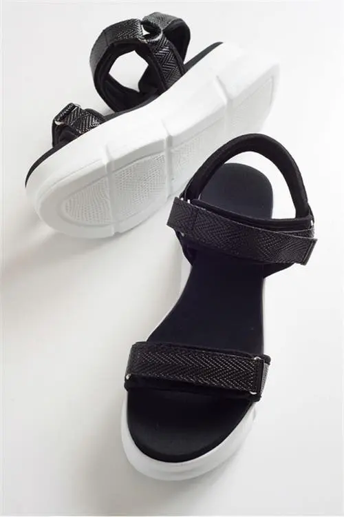 PROLOGUE SHOES Yrmengardis Strappy Sandal - Black