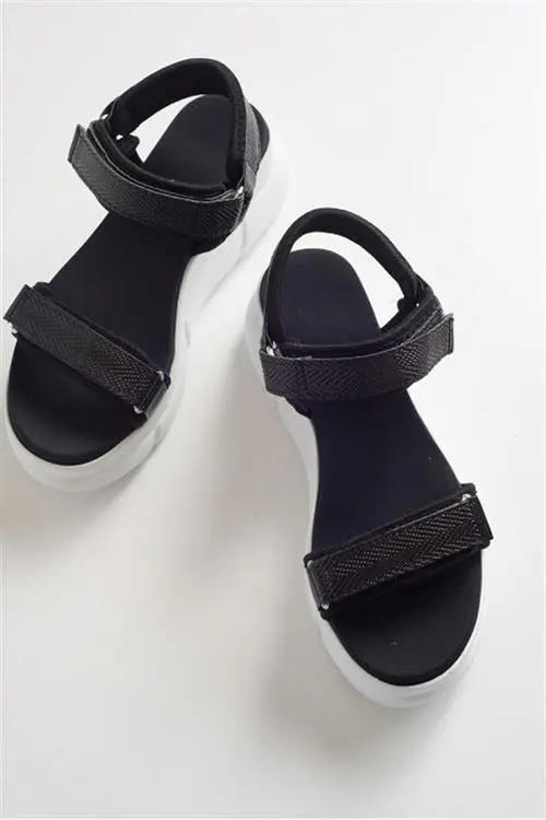 PROLOGUE SHOES Yrmengardis Strappy Sandal - Black