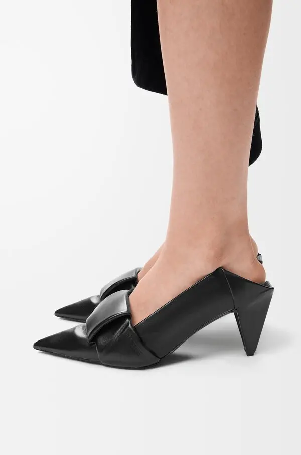 Loewe Origami Flap Back Pump In Lambskin