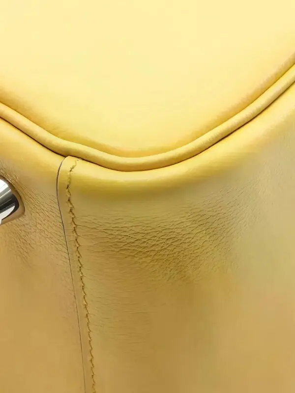 Hermès 2023 26 Lindy Shoulder Bag - Yellow