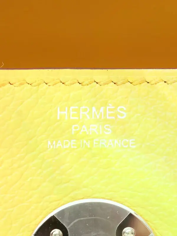 Hermès 2023 26 Lindy Shoulder Bag - Yellow