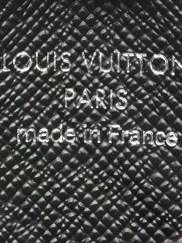 LOUIS VUITTON 2021 Textured Leather Wallet