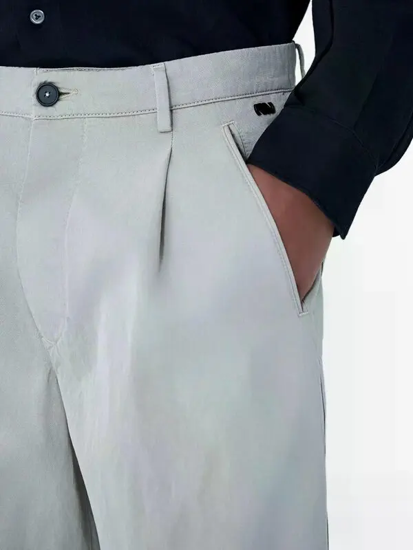 MOOS STUDIO Pleated Tailored Shorts