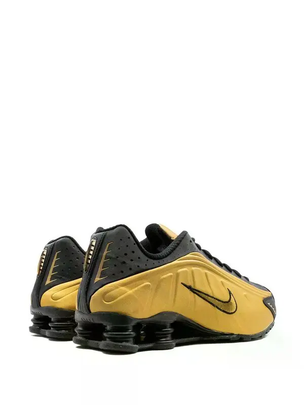 Nike Shox R4 Low-top Sneakers - Gold