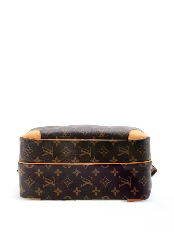 LOUIS VUITTON Nil Messenger Bag Monogram Canvas 28 - Brown