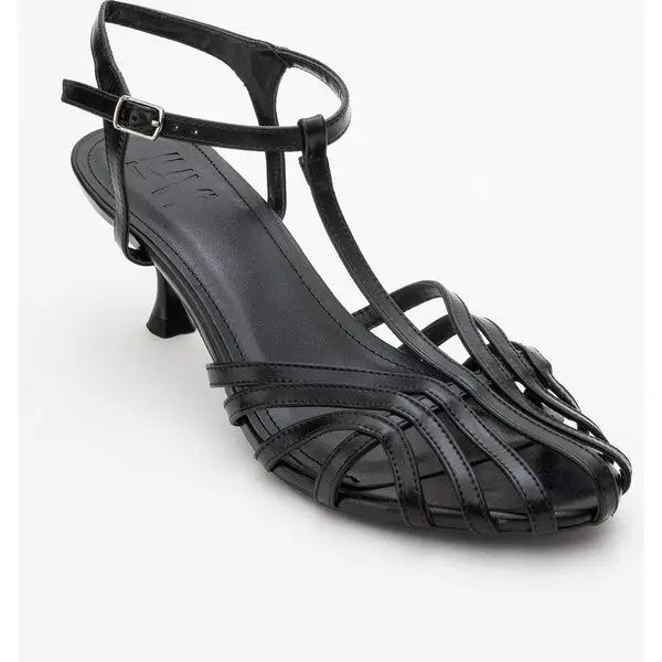 PROLOGUE SHOES Strappy Sandal - Black