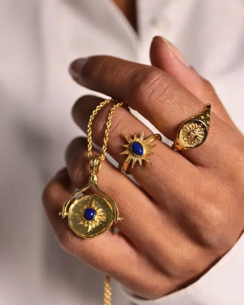 OTTOMAN HANDS Sunray Signet Ring