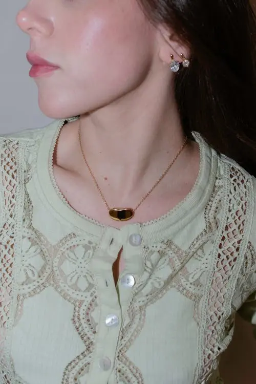 JOIANA JEWELRY Jumbo Bean Pendant Necklace - Gold