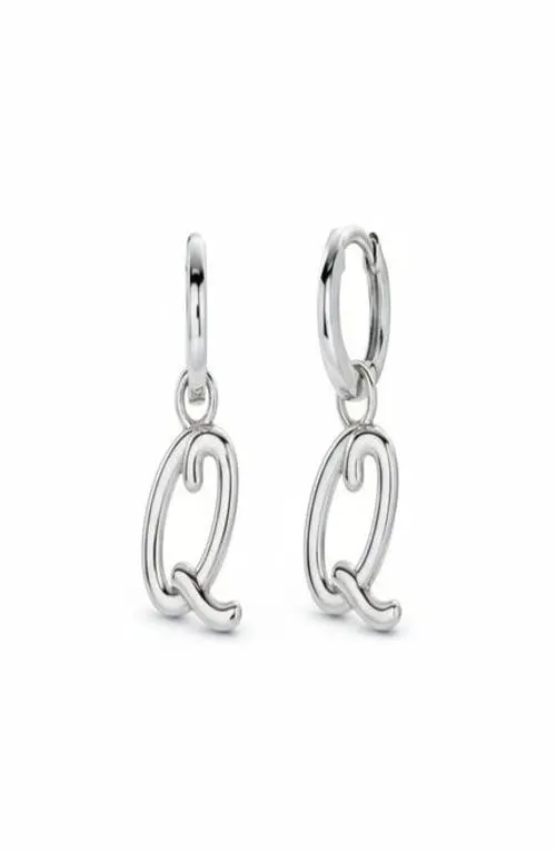 OAK & LUNA Mini Signature Initial Huggie Earrings - Letter Q