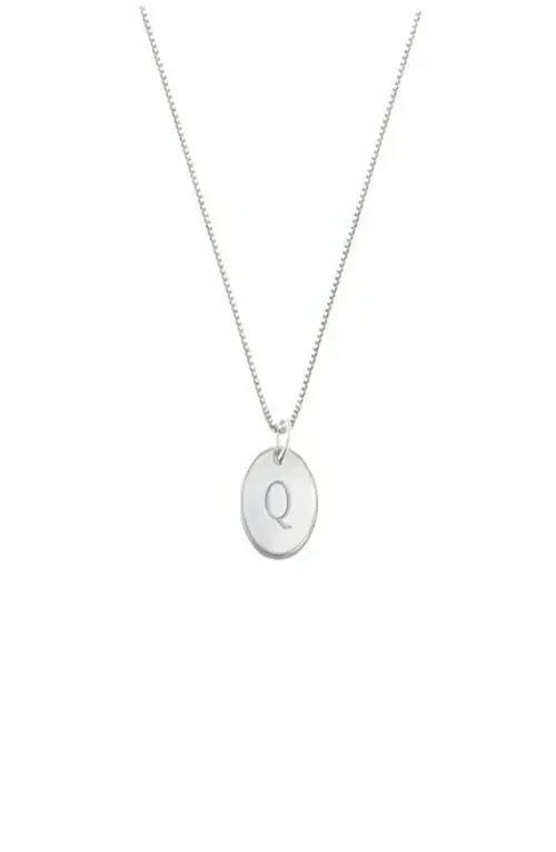 OAK & LUNA Willow Initial Disc Necklace - Letter Q