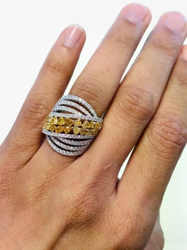 HYT JEWELRY 18kt White Gold Diamond Cocktail Ring
