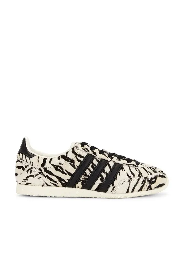 ADIDAS ORIGINALS Japan Sneaker - Off White & Core Black