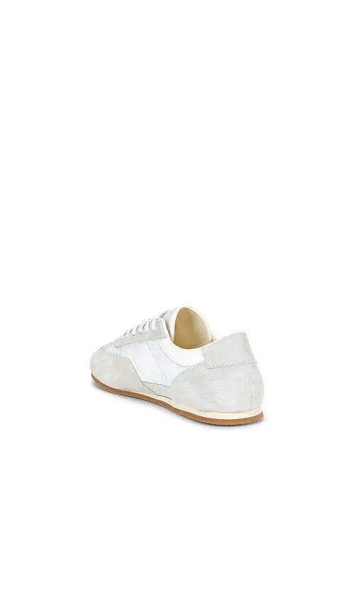 COMMON PROJECTS Minimal Runner Sneaker