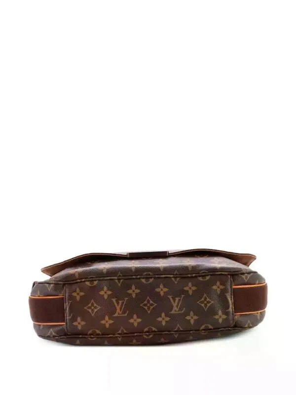 LOUIS VUITTON Beaubourg Messenger Bag Monogram Canvas Gm