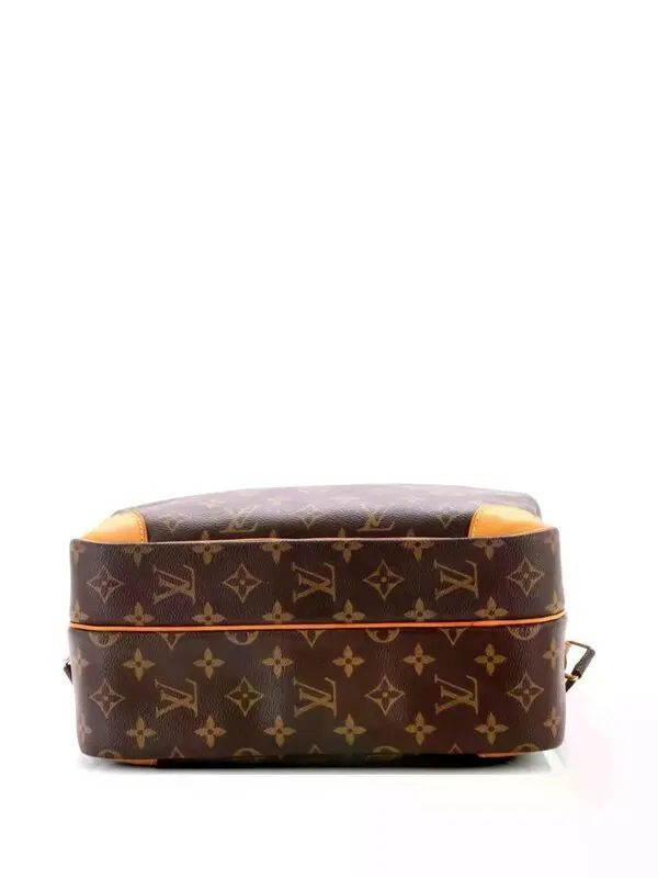 LOUIS VUITTON Nil Messenger Bag Monogram Canvas 28 - Brown