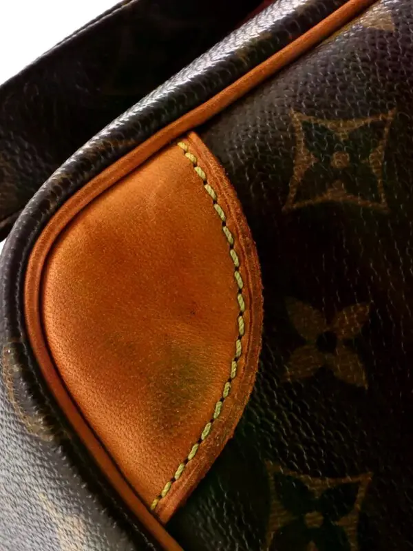 LOUIS VUITTON Nil Messenger Bag Monogram Canvas 28 - Brown